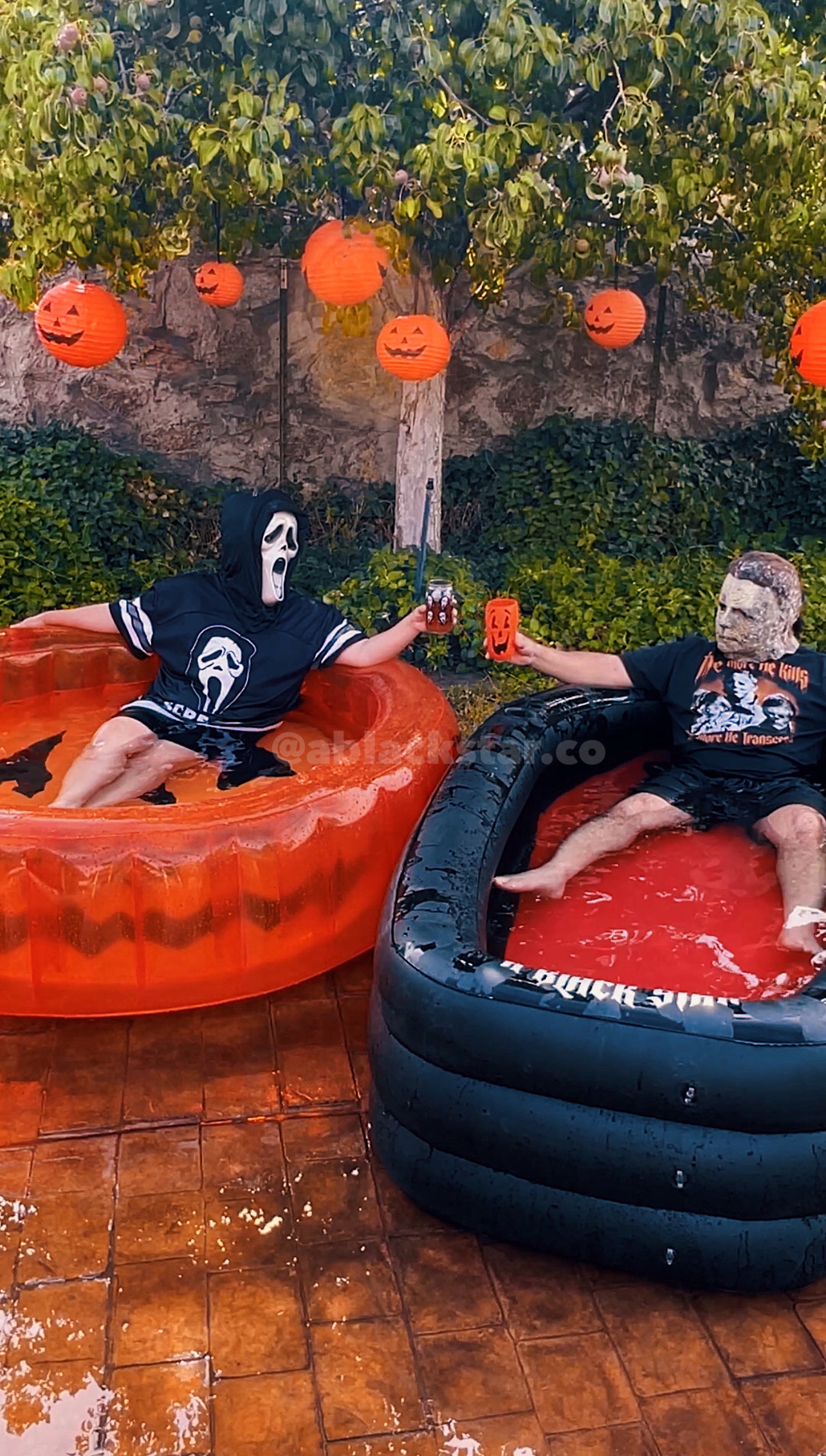 Summerween Pumpkin Swimming Pool – A Black Star